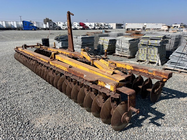 Towner 620 Semi-Mount Tandem Disc | Ritchie Bros. Auctioneers