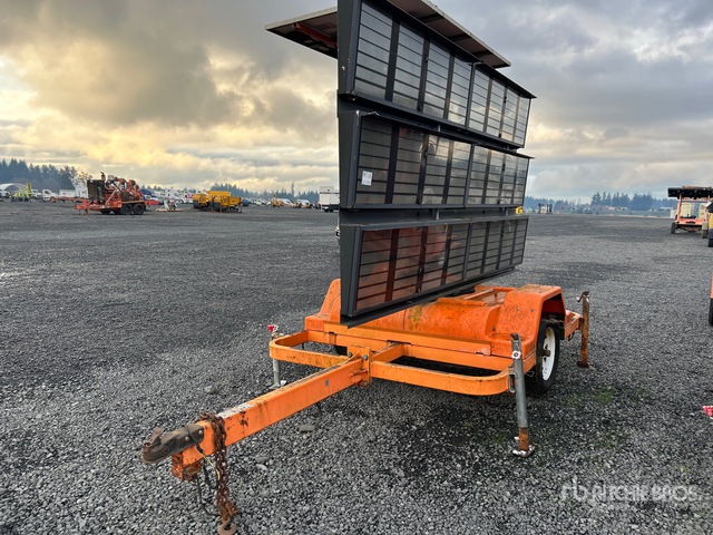 2002 Addco Solar Message Board | Ritchie Bros. Auctioneers