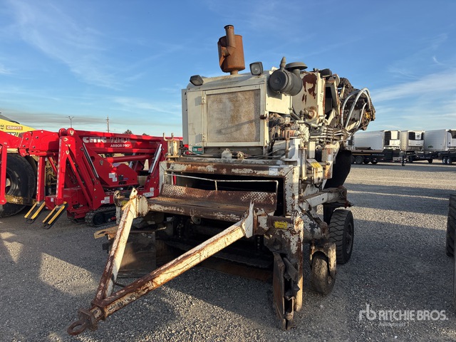 2000 Lincoln 660H Windrow Elevator | Ritchie Bros. Auctioneers