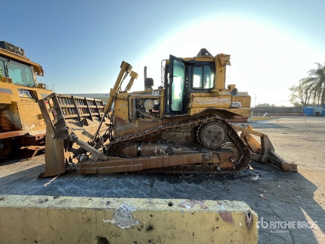 Cat D6T Crawler Dozer (Inoperable) in Los Angeles, California, United ...