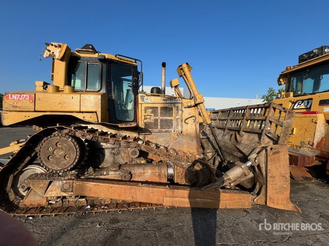 Cat D6T Crawler Dozer (Inoperable) in Los Angeles, California, United ...