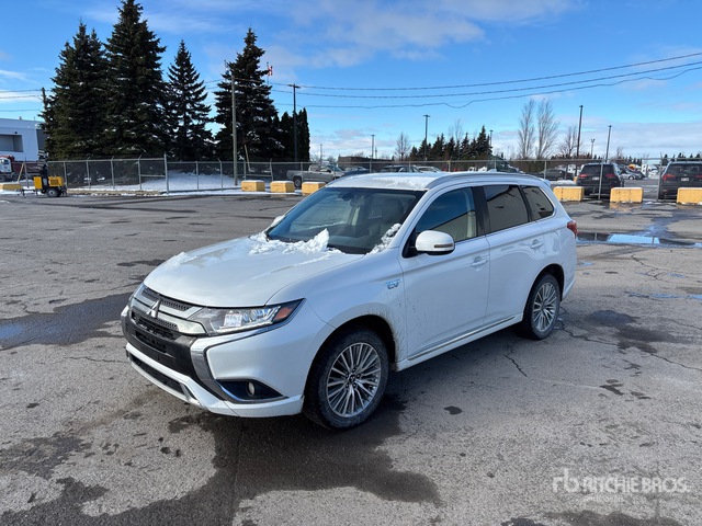 2019 Mitsubishi Outlander PHEV 4WD Plug-In Hybrid を見 SUV | Ritchie Bros ...