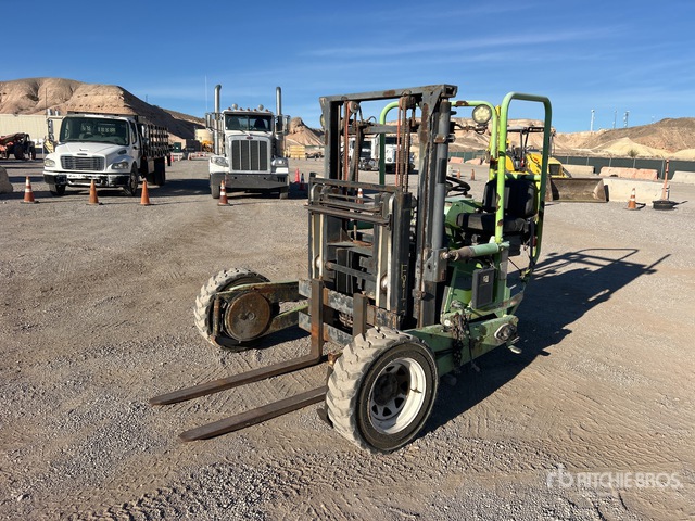 Donkey D12-4K 4000 lb 3x3 Chariot élévateur sur camion | Ritchie Bros ...