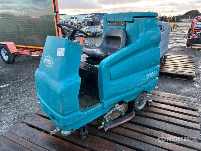 2004 Tennant 7100 Ride-On Electric Floor Scrubber | Ritchie Bros ...