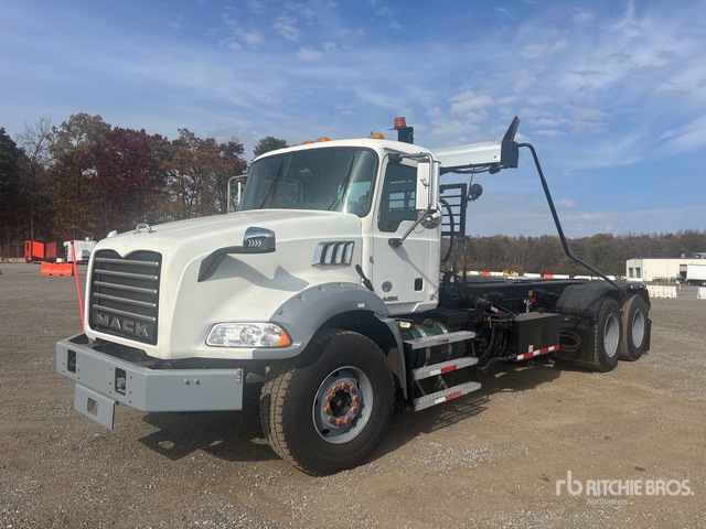 2015 Mack GU813 Granite 6x4 Roll-Off Truck | Ritchie Bros. Auctioneers