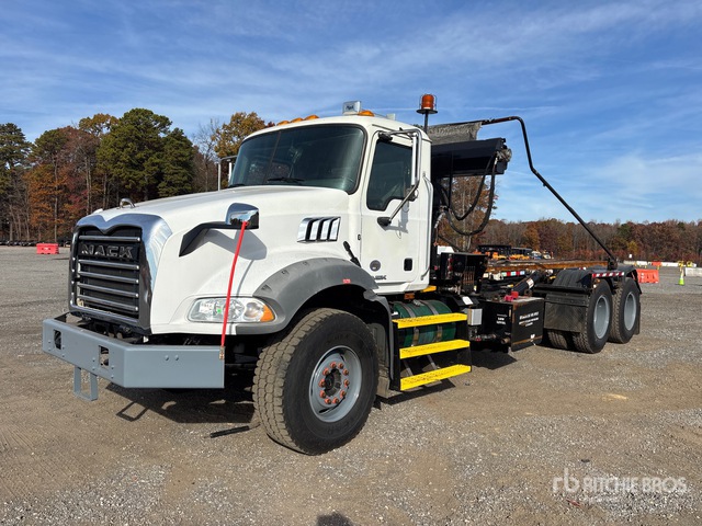 2018 Mack GU813 Granite 6x4 Roll-Off Truck | Ritchie Bros. Auctioneers