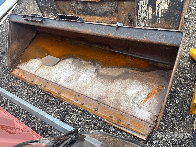 Cat 84 in General Purpose Skid Steer Bucket | Ritchie Bros. Auctioneers