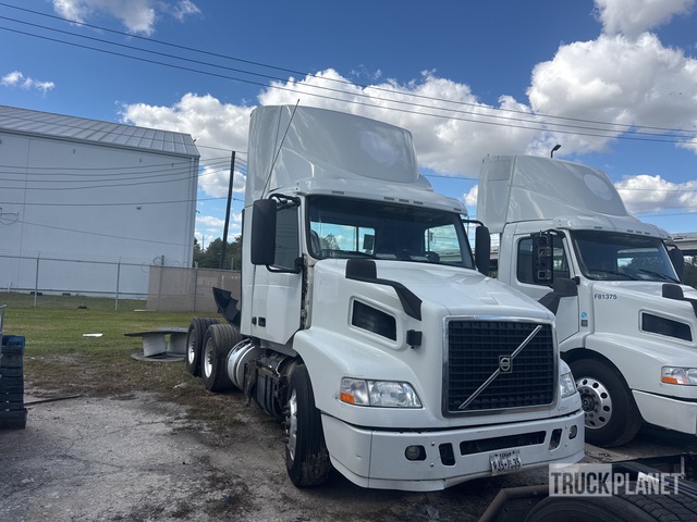 2018 Volvo VNM200 6x4 T/A Day Cab Truck Tractor in Wharton, Texas ...
