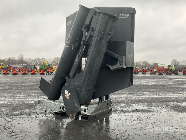 Fliegel offloading elevator | Ritchie Bros. Auctioneers