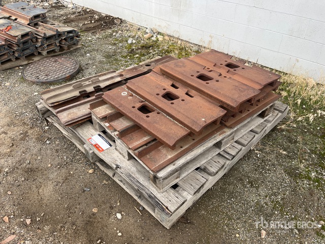 Quantity of Double Grouser Track Shoes | Ritchie Bros. Auctioneers