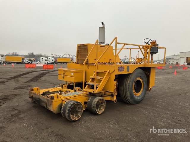 Blaw-Knox PF180-H Wheel Asphalt Paver Chassis | Ritchie Bros. Auctioneers