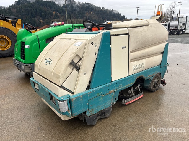 Tennant 8300 Ride-On Electric Floor Scrubber | Ritchie Bros. Auctioneers