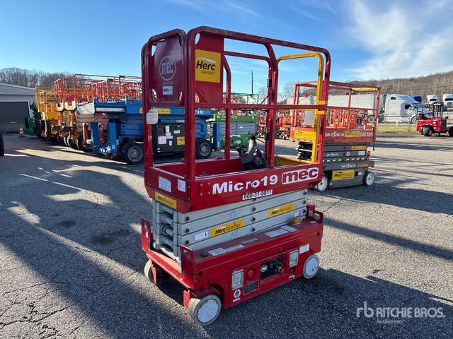 2021 MEC Micro 19 Electric Scissor Lift | Ritchie Bros. Auctioneers