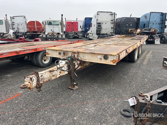 1983 Twamco 20 ton 27 ft T/A Tilt Deck Trailer | Ritchie Bros. Auctioneers