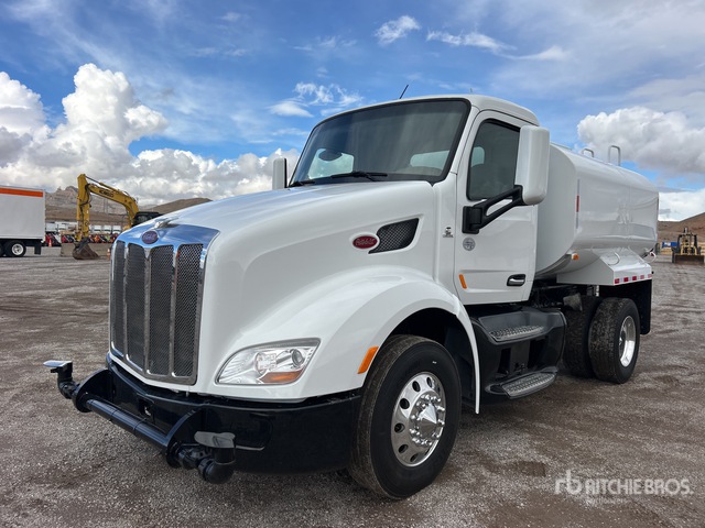 2015 Peterbilt 579 2000 gal 4x2 Camion cisterna de agua | Ritchie Bros ...