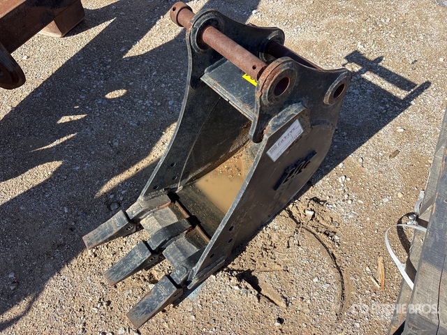 Tag 12 in Digging Excavator Bucket | Ritchie Bros. Auctioneers