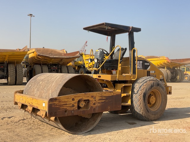 2016 Cat CS-533E Smooth Drum Compactor | Ritchie Bros. Auctioneers