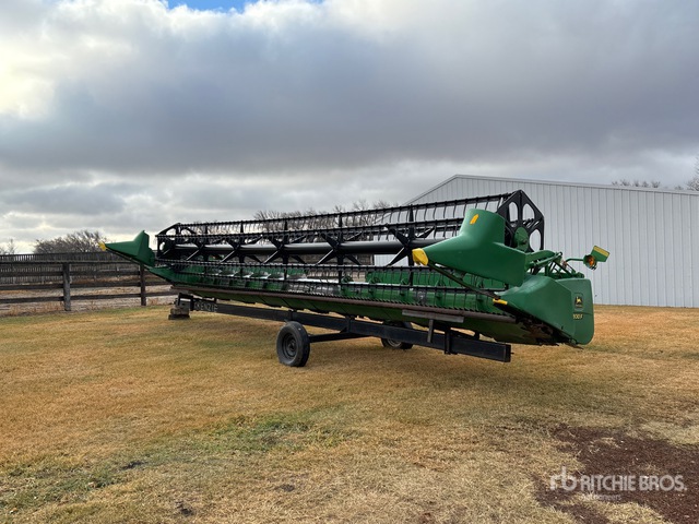 2000 John Deere 930F 30 ft Flex Combine Header | Ritchie Bros. Auctioneers