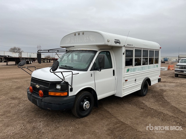 2004 Chevrolet Express G3500 4x2 14-Seat School Bus | Ritchie Bros ...