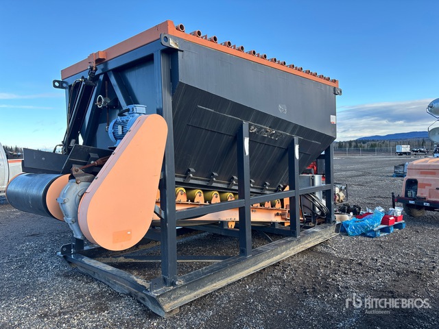 Paladin 11 ft 6 in Hopper Aggregate Feeder | Ritchie Bros. Auctioneers