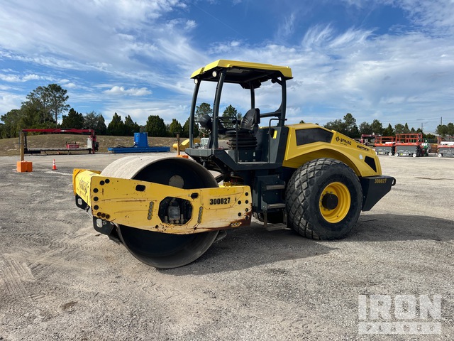 2017 Bomag BW211D-5 Smooth Drum Compactor | Ritchie Bros. Auctioneers