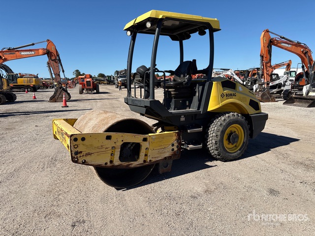 2018 Bomag BW145D-5 Smooth Drum Compactor | Ritchie Bros. Auctioneers