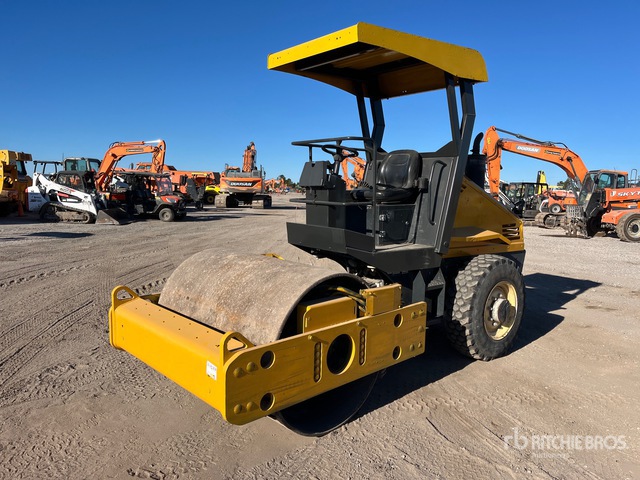 2013 Bomag BW145D-40 Rodillo compactador | Ritchie Bros. Auctioneers