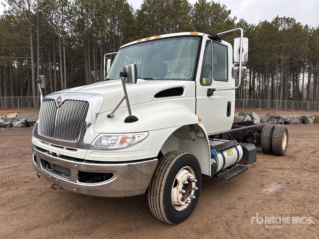 2016 International 4300 SBA 4x2 Cab and Chassis | Ritchie Bros. Auctioneers