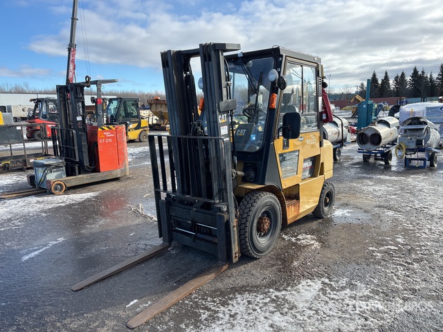 2002 Caterpillar GP25K 3700 lb Pneumatic Tire Forklift | Ritchie Bros ...