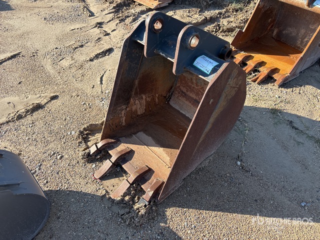 JCB 24 in Digging Backhoe Rear Bucket | Ritchie Bros. Auctioneers