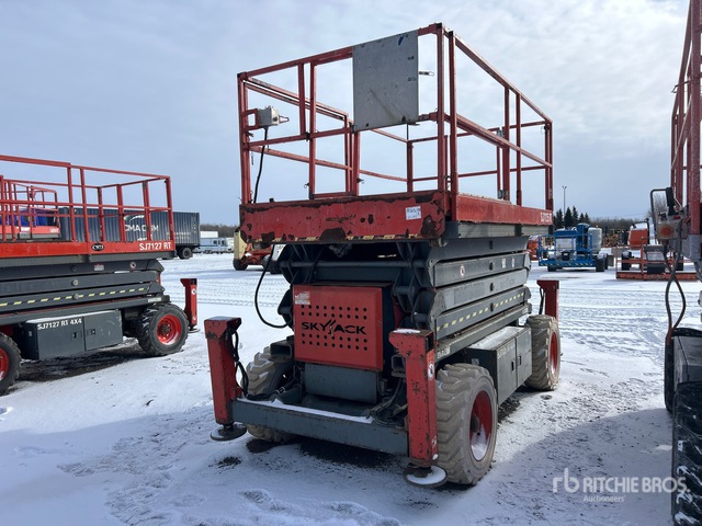 2015 Skyjack SJ7135 4x4 Dual Fuel Scissor Lift | Ritchie Bros. Auctioneers