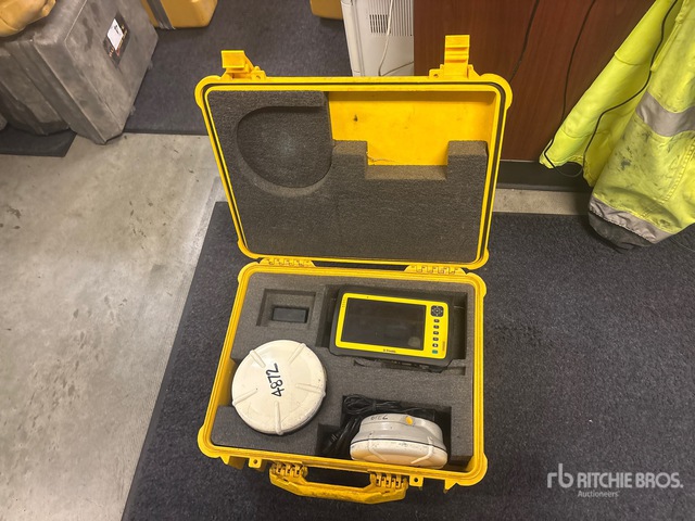 Quantity of (2) Trimble R8 GPS 450-470 MHz Base/Rover Receivers ...