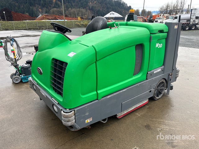 Tennant M30 Ride-On Floor Scrubber (Inoperable) | Ritchie Bros. Auctioneers