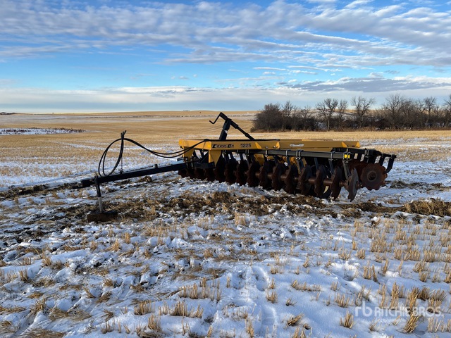 Ezee-On 1225 12 ft Offset Breaking Disc | Ritchie Bros. Auctioneers