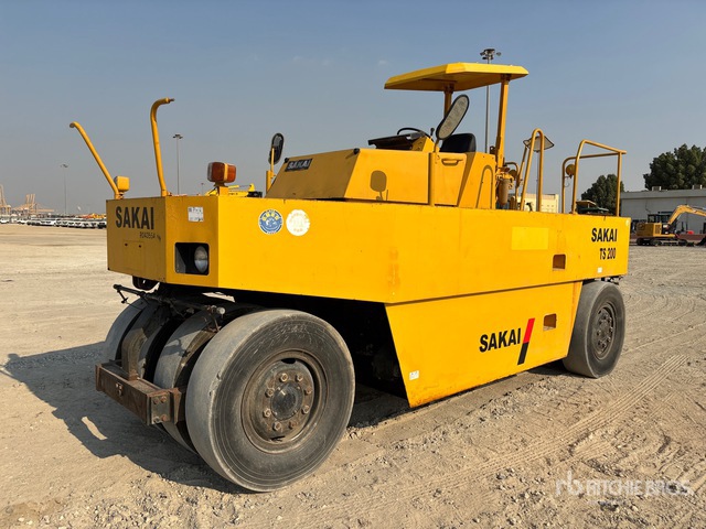 Sakai TS200 9 Wheel Pneumatic Roller | Ritchie Bros. Auctioneers