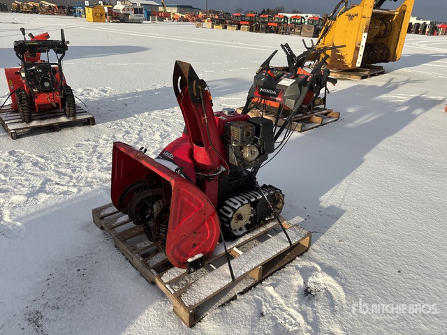 Honda HSS928ACT 2 ft 4 in Snow Blower | Ritchie Bros. Auctioneers