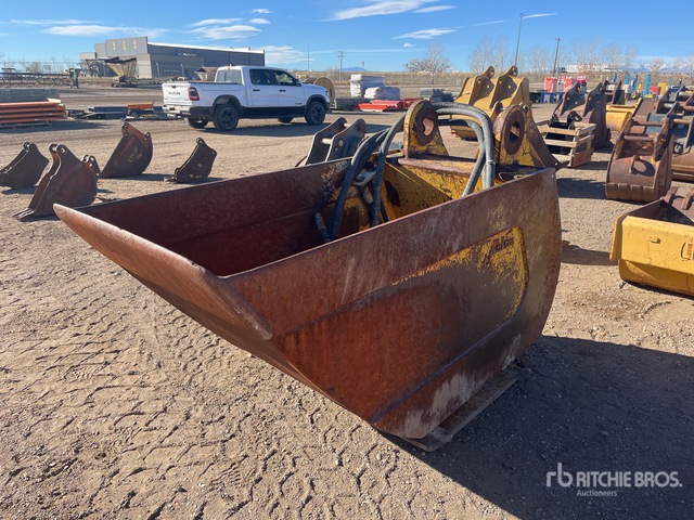 36 in Excavator Plate Compactor Bucket | Ritchie Bros. Auctioneers