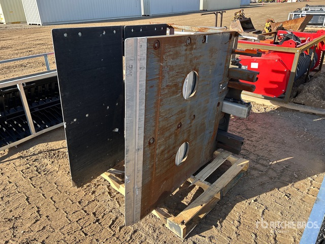 Loron 112736 Forklift Box Clamp | Ritchie Bros. Auctioneers