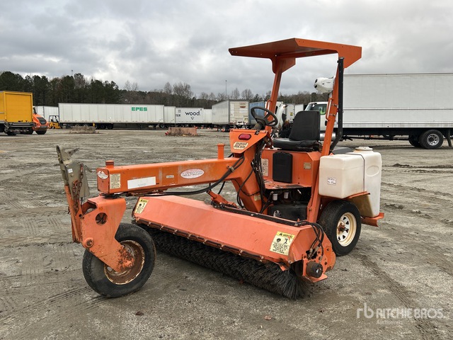 2007 Lay-Mor 8HC Self-Propelled Broom | Ritchie Bros. Auctioneers
