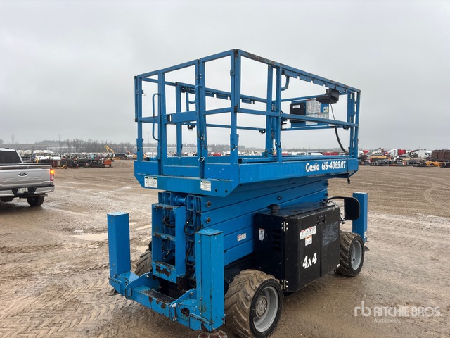 2017 Genie GS-4069 RT 4x4 Dual Fuel Elevador de tijera | Ritchie Bros ...