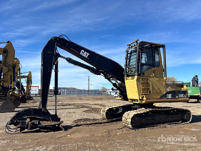 2001 Cat 320CLL Heel Boom Log Loader | Ritchie Bros. Auctioneers