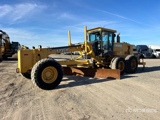 2002 John Deere 772CH Motor Grader | Ritchie Bros. Auctioneers