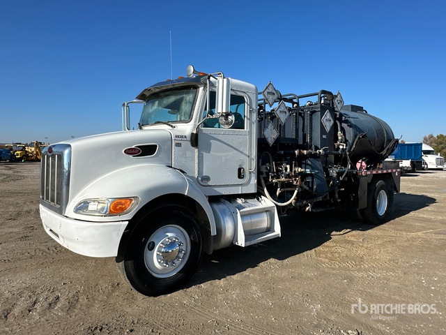 2015 Peterbilt 337 4x2 Treater Truck | Ritchie Bros. Auctioneers