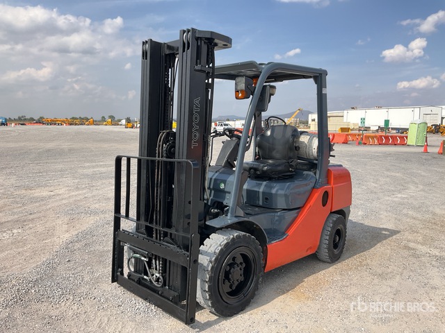 Toyota 8FG30 6600 lb Montacargas / Forklift | Ritchie Bros. Auctioneers