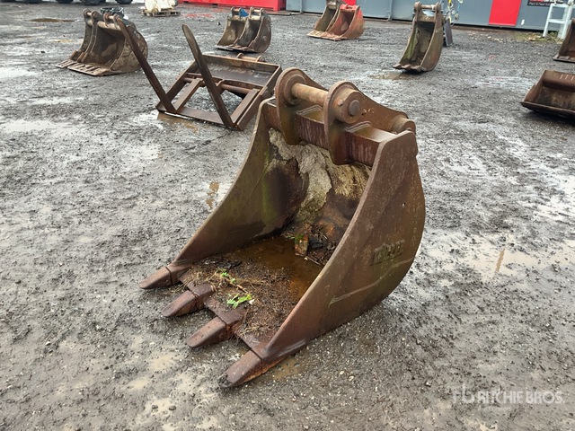 Miller 900 mm Digging 20 Ton Excavator Bucket | Ritchie Bros. Auctioneers