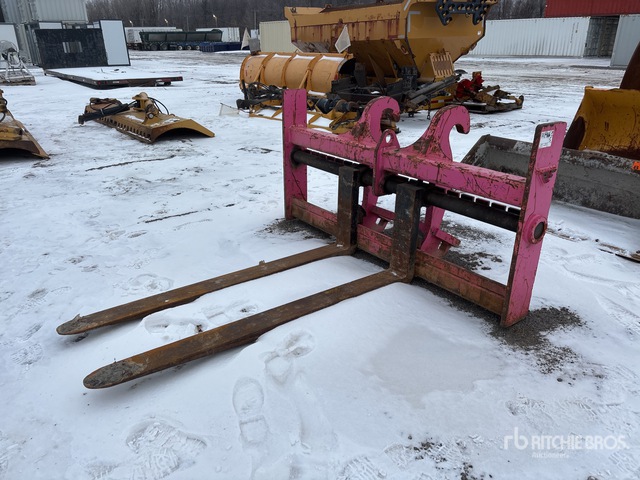 72 in Q/C Wheel Loader Forks - Fits Cat 938 | Ritchie Bros. Auctioneers