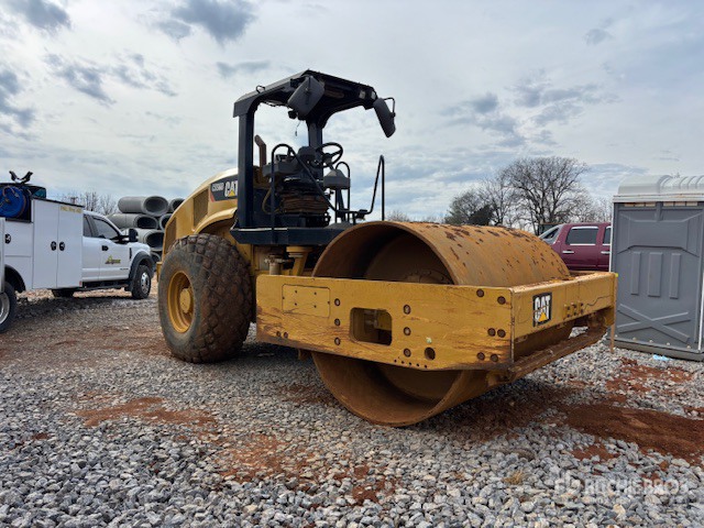 2015 Cat CS56B Smooth Drum Compactor | Ritchie Bros. Auctioneers