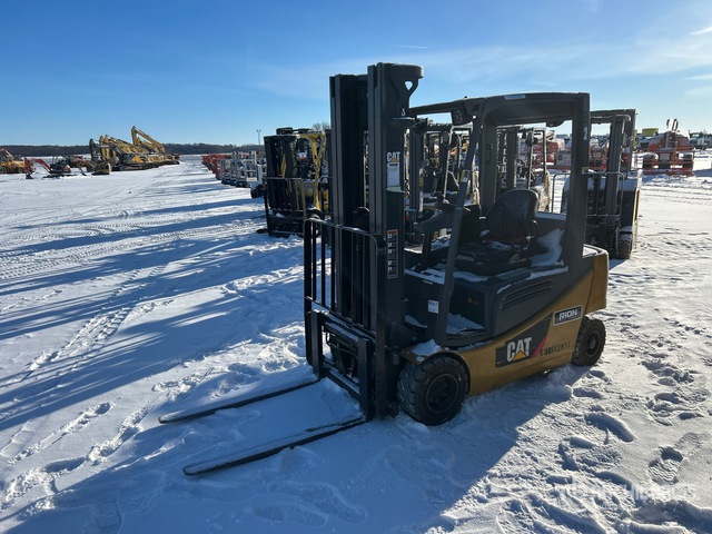 2018 Cat EP4000 3940 lb Electric Forklift | Ritchie Bros. Auctioneers