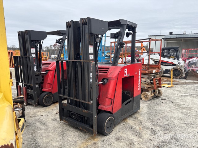 2021 Raymond 425-C40QM 4000 lb Reach Truck | Ritchie Bros. Auctioneers
