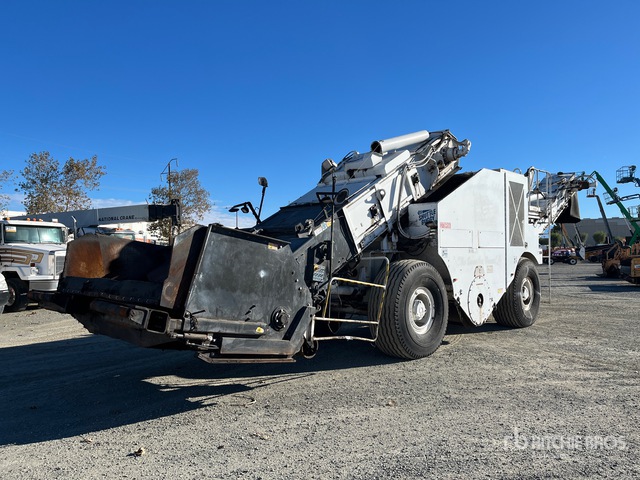 2016 Roadtec SB-2500E Wheel Asphalt Transfer Machine | Ritchie Bros ...
